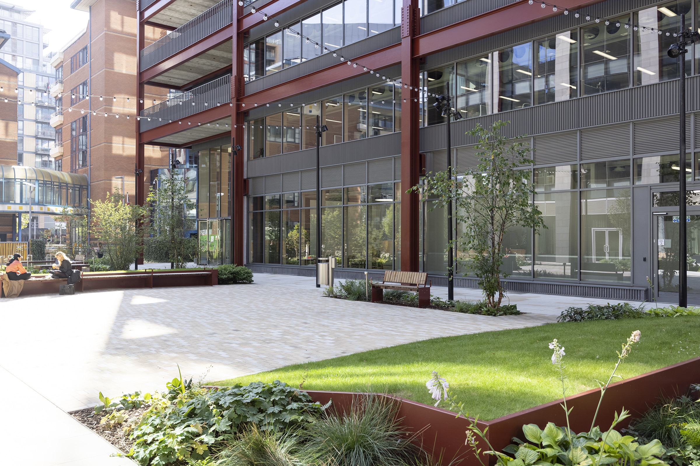 Two New Bailey - Staticus