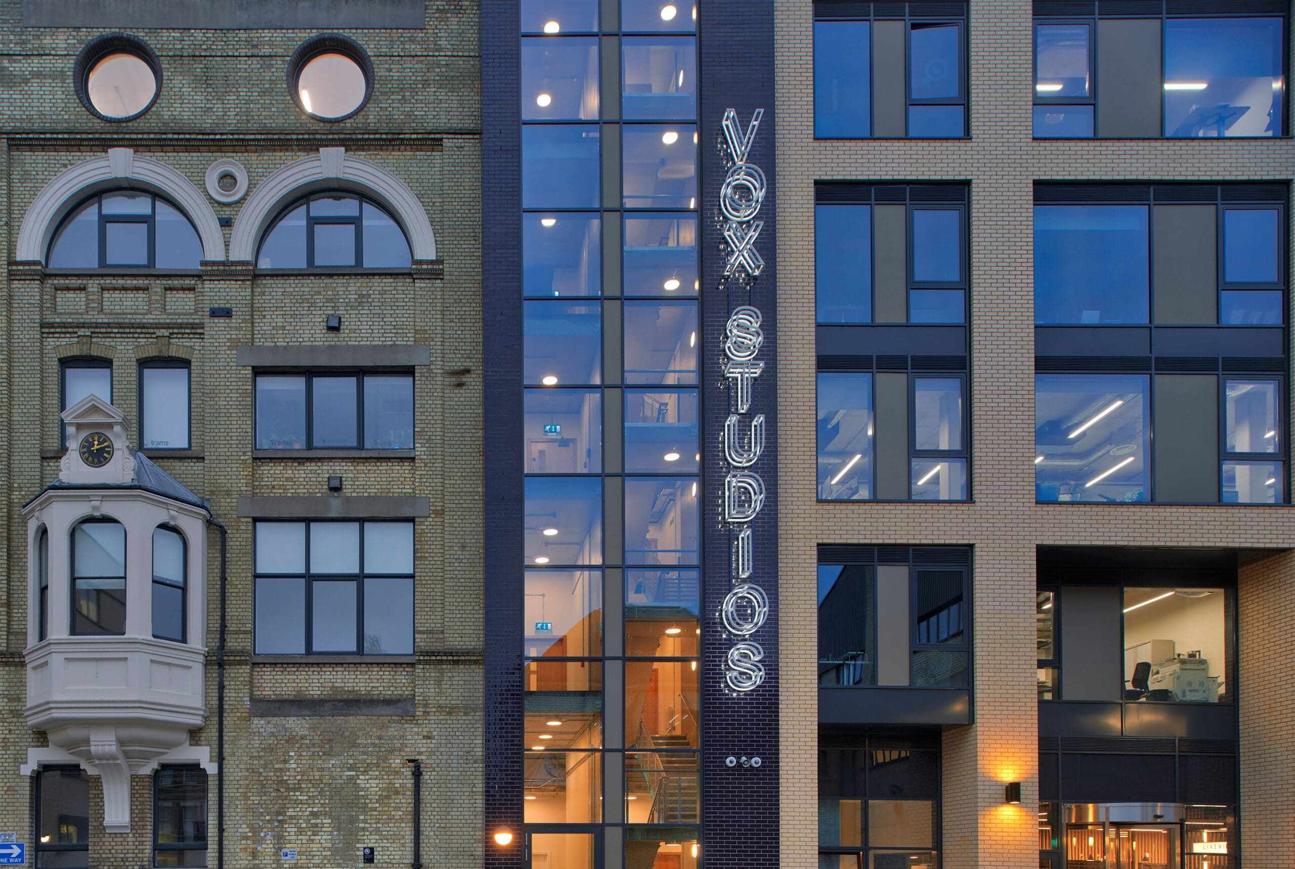 Westminster business square - Staticus